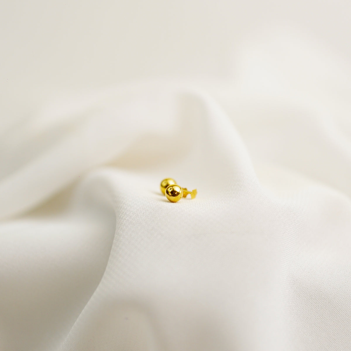 Gold Sphere Ball nose pin – AlShaikh Jewellers